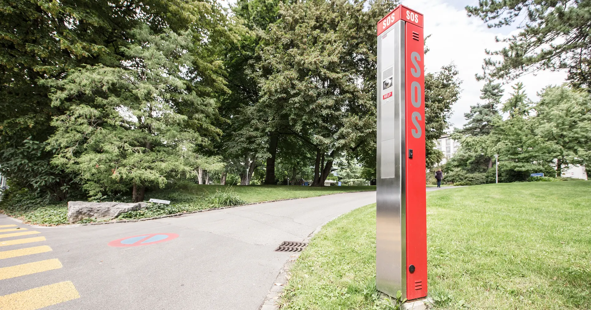 Emergency Intercom Column CS-ONE for public spaces | Schneider Intercom