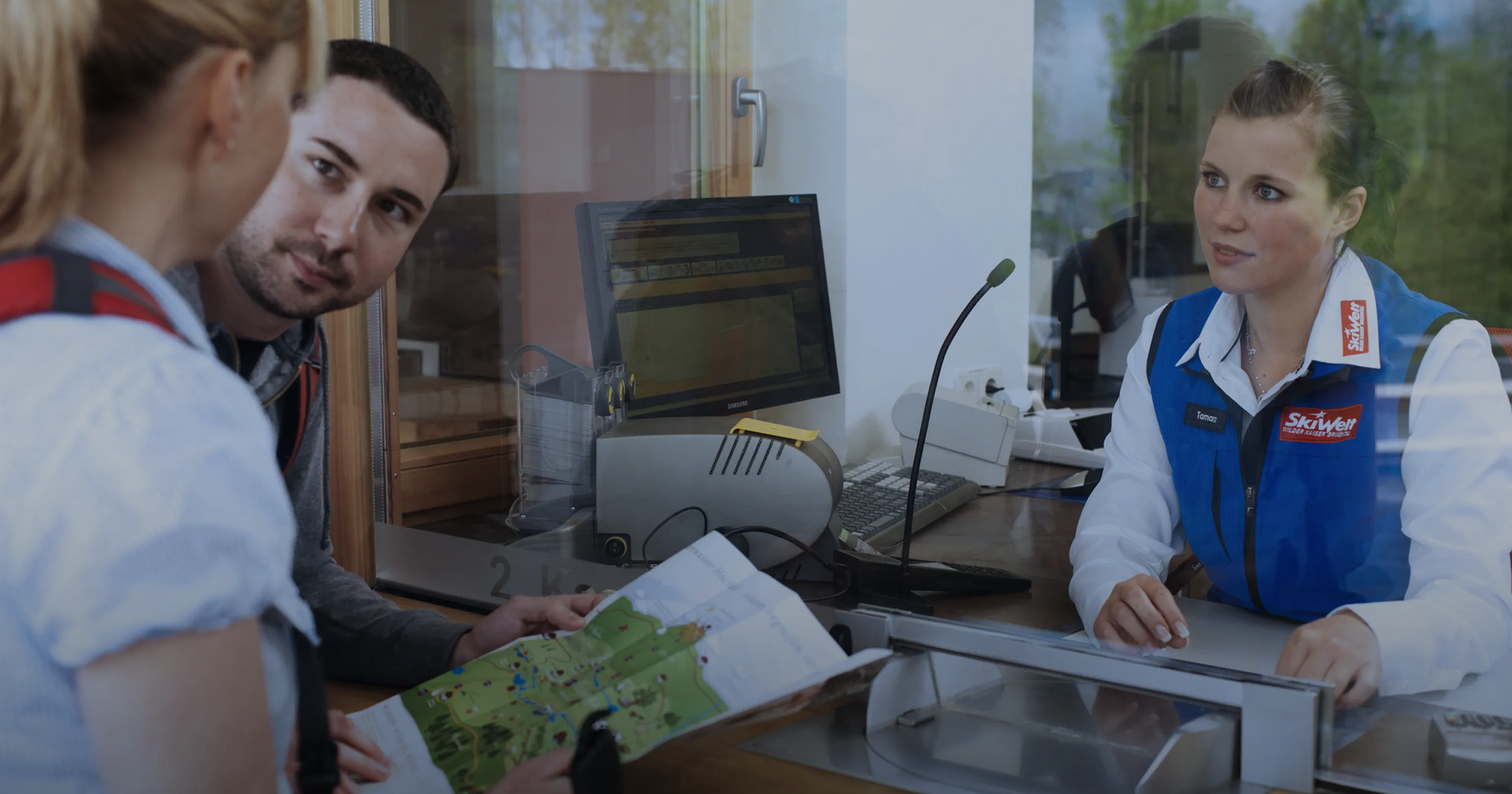 Counter Intercom Systems for Safe Communication | Schneider Intercom